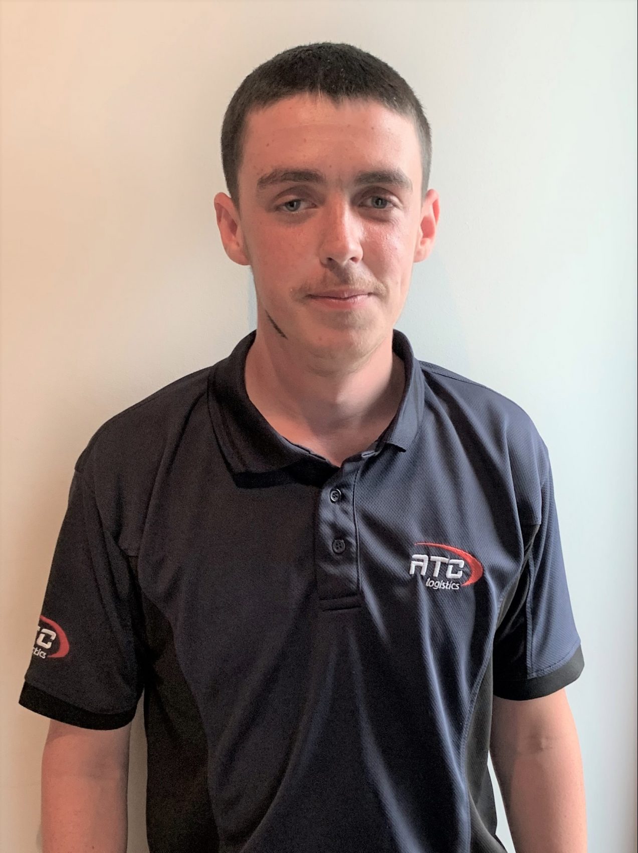 Abschluss des ersten Auszubildenden zum Logistiker bei ATC